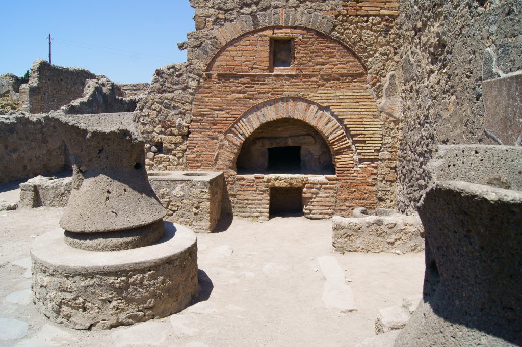 Tour in Pompeii with children · See Pompeii