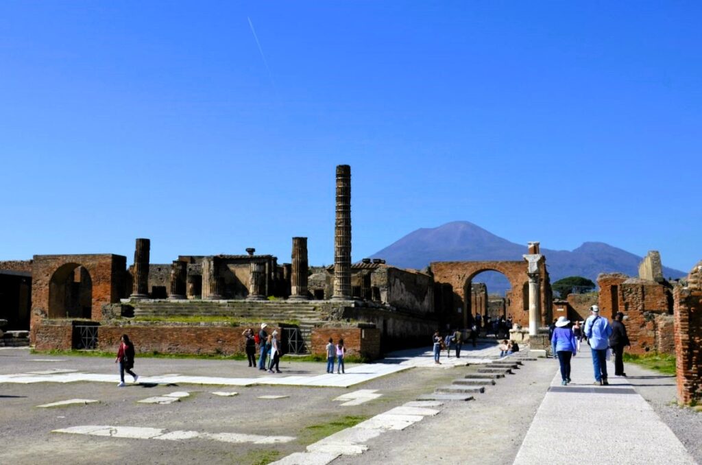 L’importanza di prenotare una visita guidata a Pompei · See Pompeii