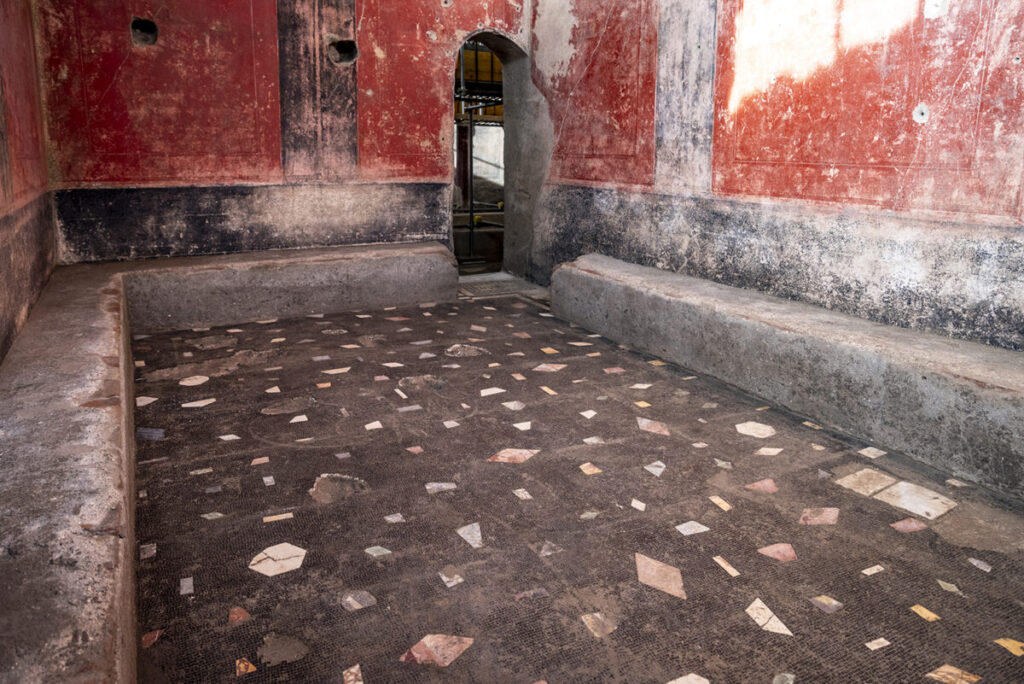 The revolutionary system of Private and Public Baths in Pompeii · See Pompeii